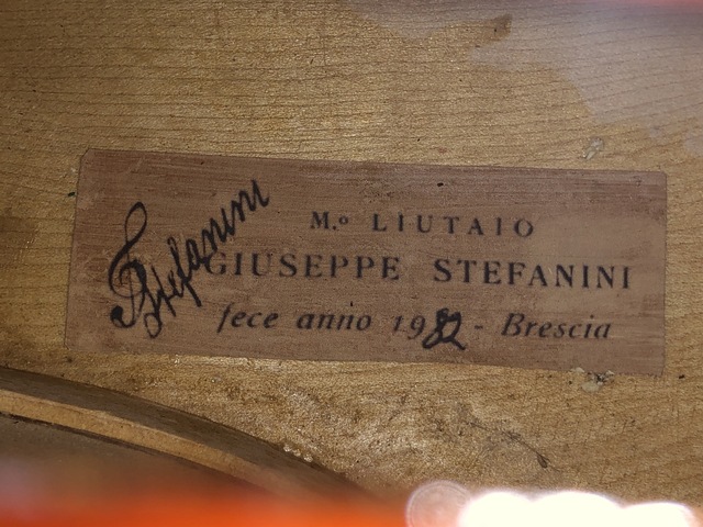 “Giuseppe Stefanini, 1982, Brescia”ラベルのチェロ: こばやしヴァイオリン工房