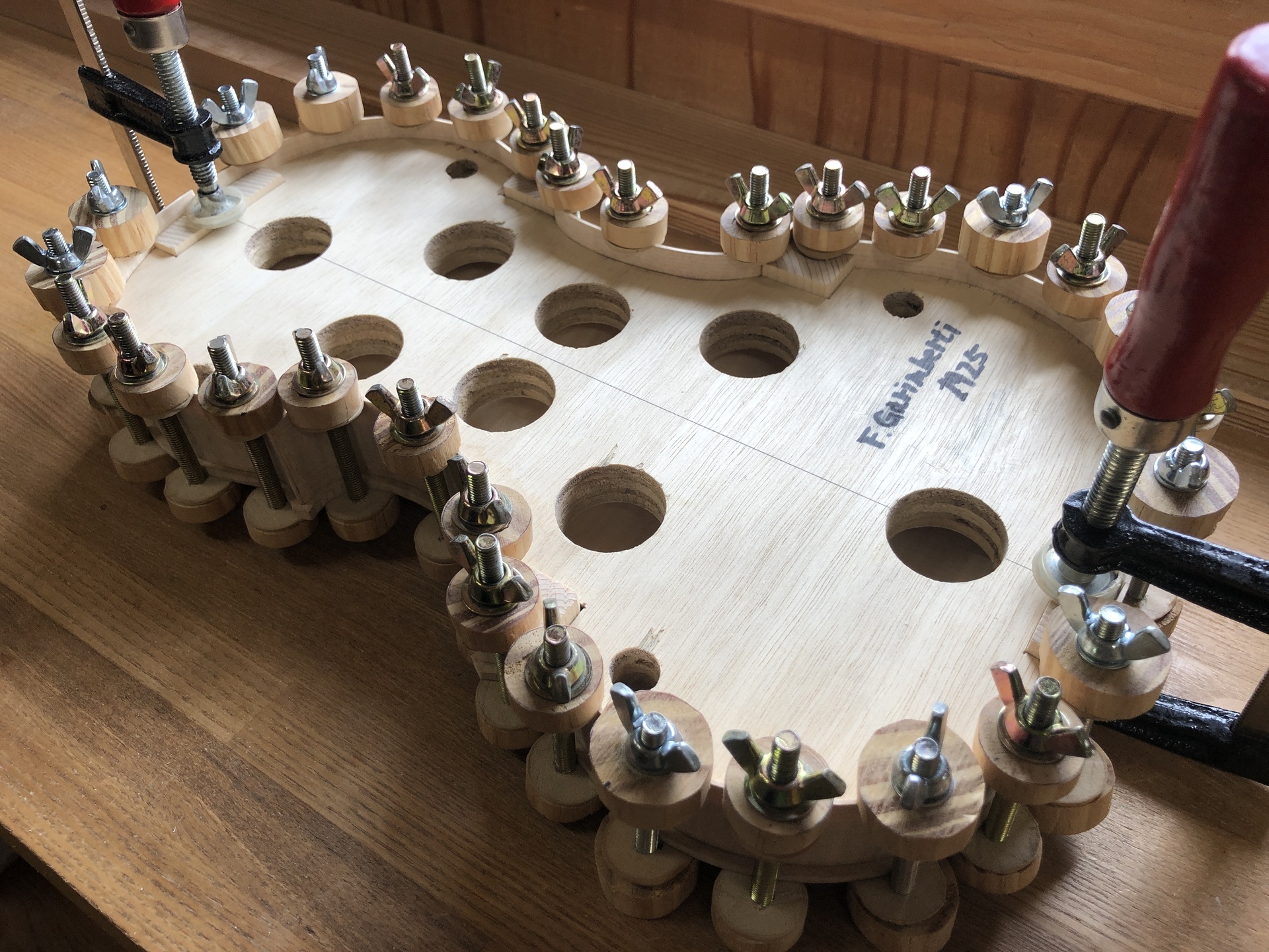 F. Garimberti, 1925 モデル: 裏板の裏彫: こばやしヴァイオリン工房