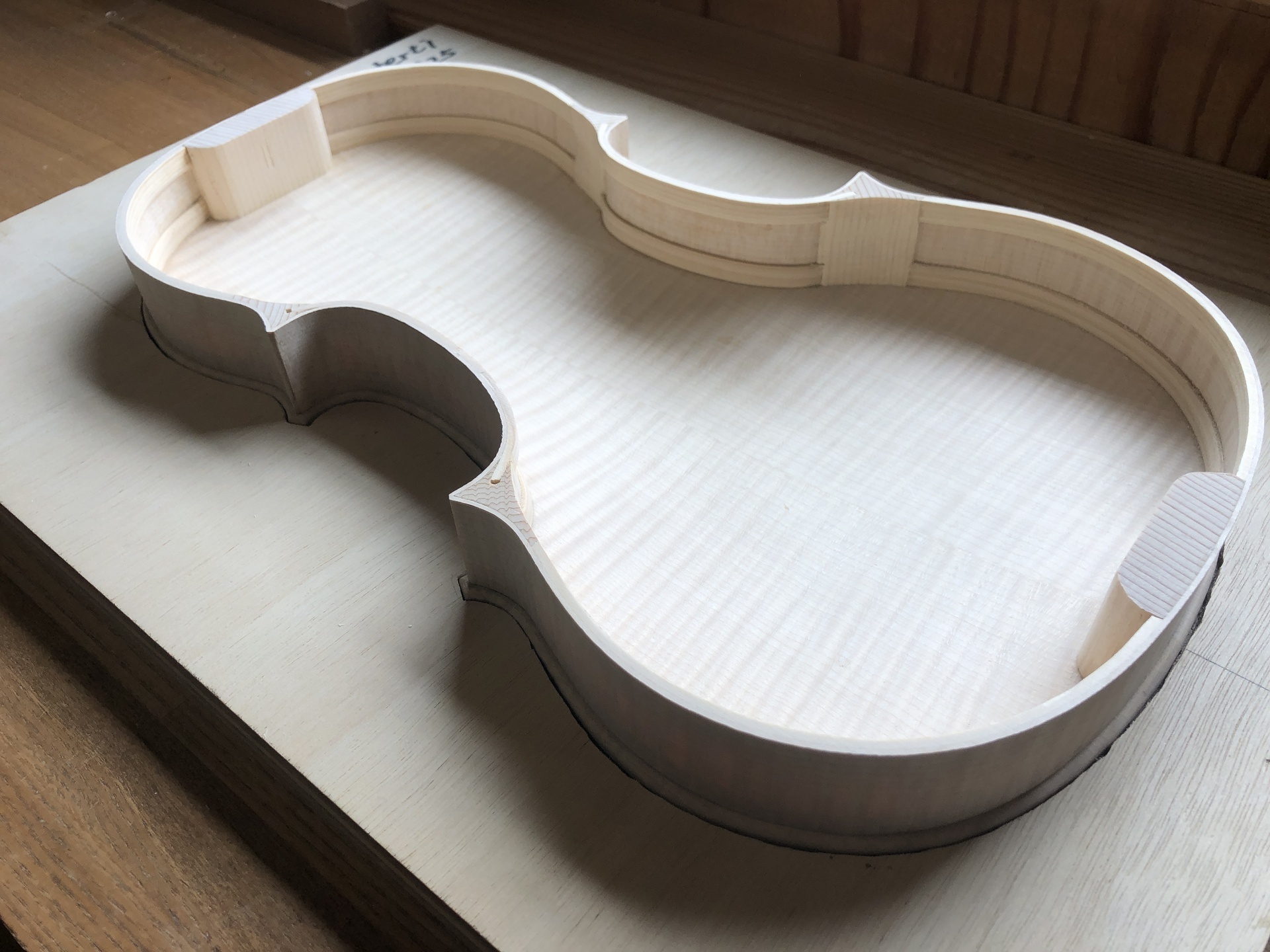 F. Garimberti, 1925 モデル: 表板の準備: こばやしヴァイオリン工房