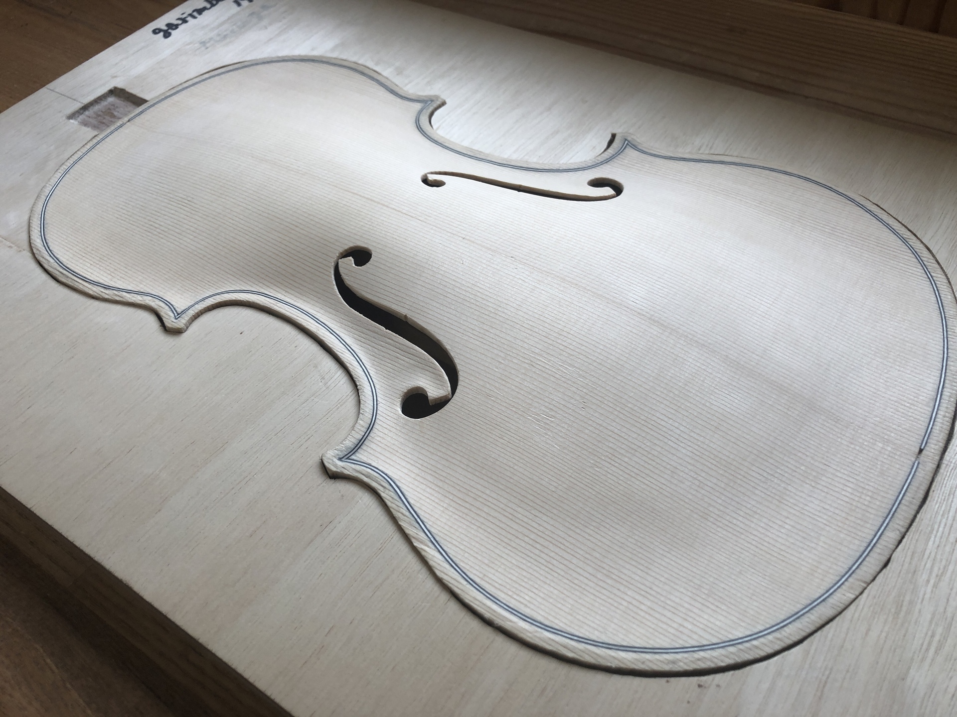 F. Garimberti, 1925 モデル: エフ字孔とバスバー : こばやしヴァイオリン工房