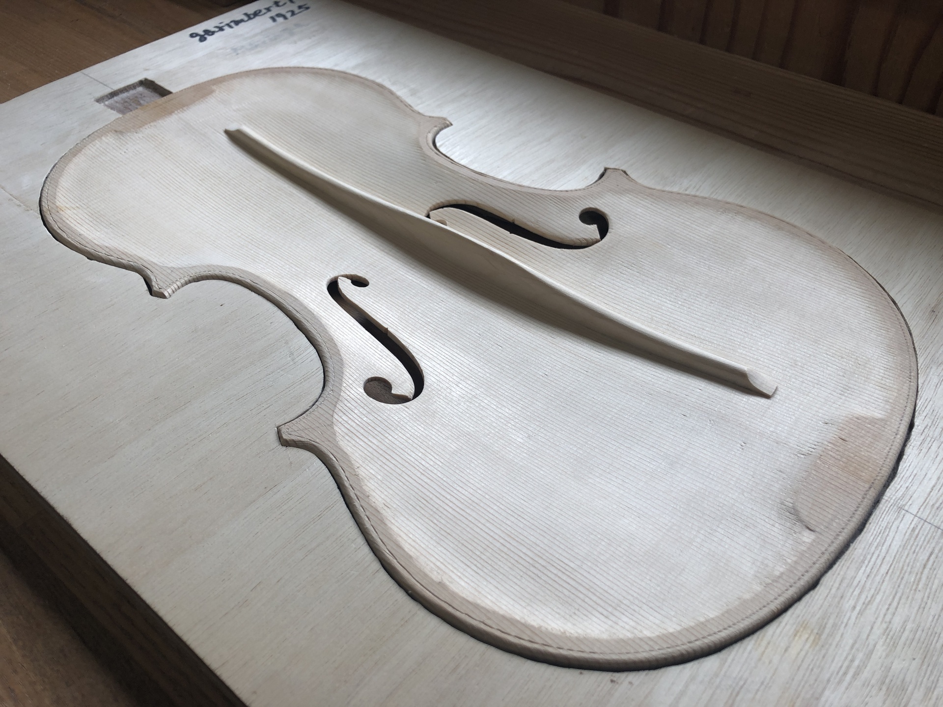 F. Garimberti, 1925 モデル: エフ字孔とバスバー : こばやしヴァイオリン工房